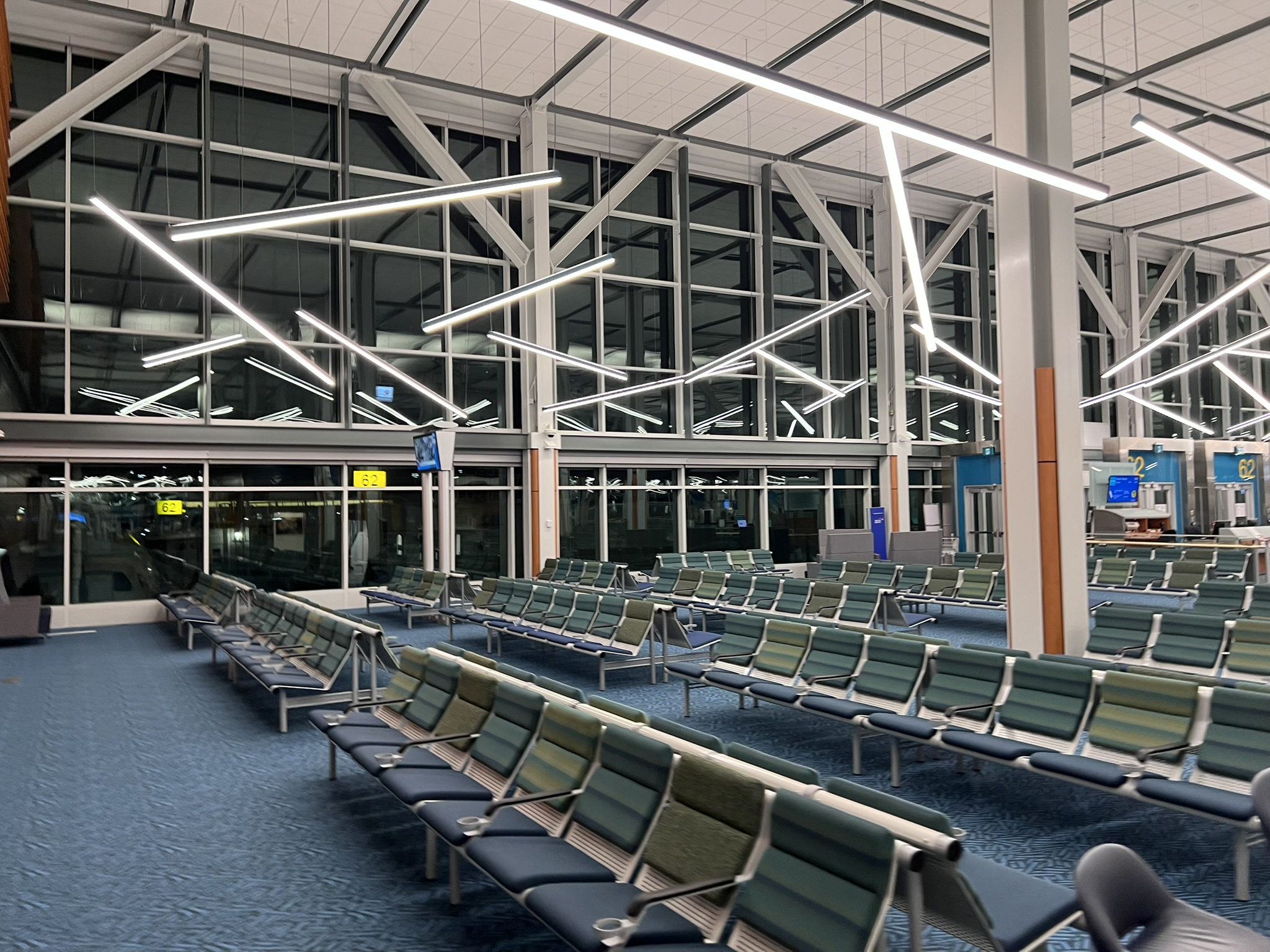 バンクーバー国際空港で暇つぶしする方法6選【YVR完全ガイド】 | Langfuldays